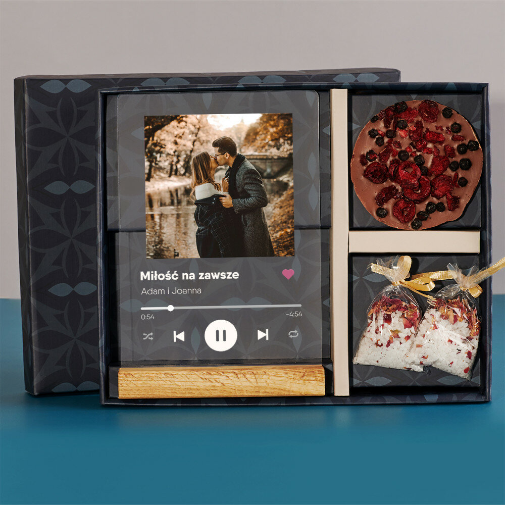 Zestaw prezentowy dla dziewczyny z wydrukiem na szkle i solami do kąpieli - MyGiftDna.pl