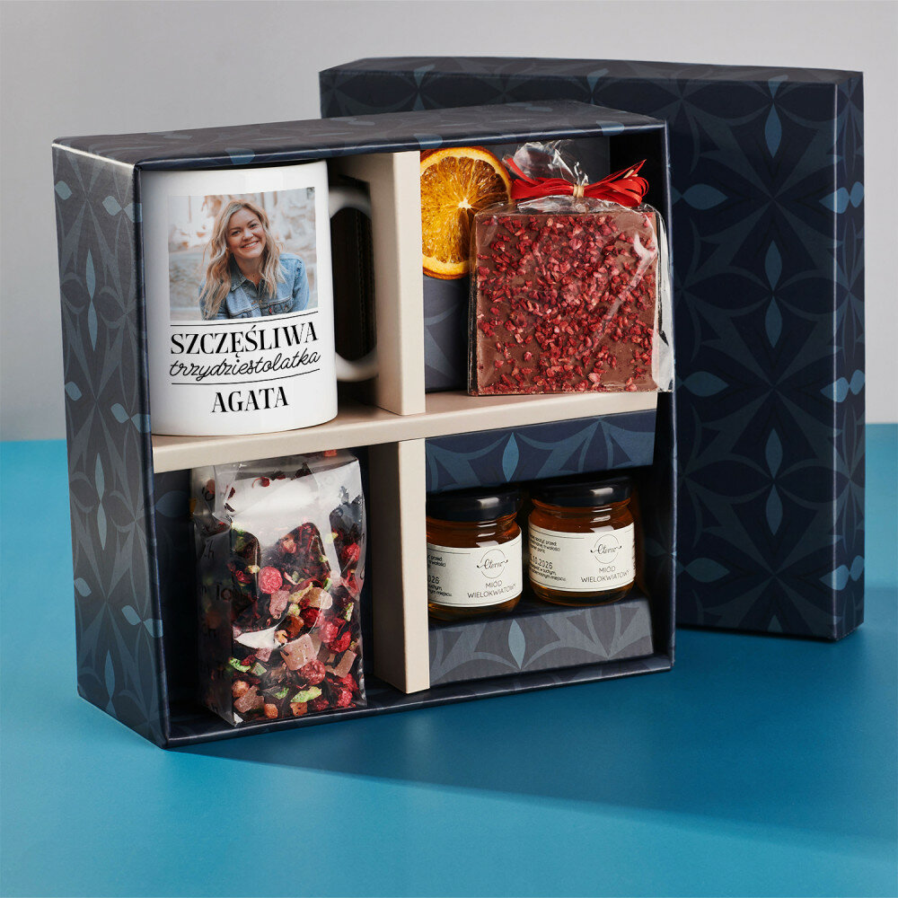 Zestaw prezentowy na 30 urodziny dla niej 2 z kubkiem i herbatą - MyGiftDna.pl