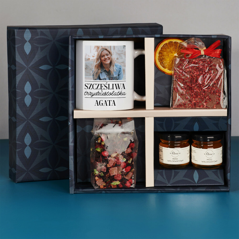 Zestaw prezentowy na 30 urodziny dla niej 2 z kubkiem i herbatą - MyGiftDna.pl