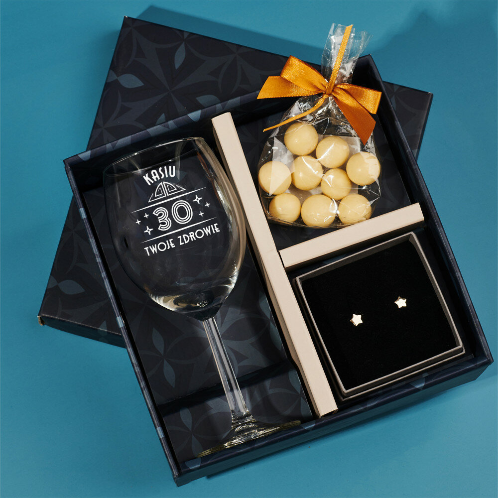 Zestaw prezentowy na 30 urodziny z kieliszkami do wina i kolczykami - MyGiftDna.pl