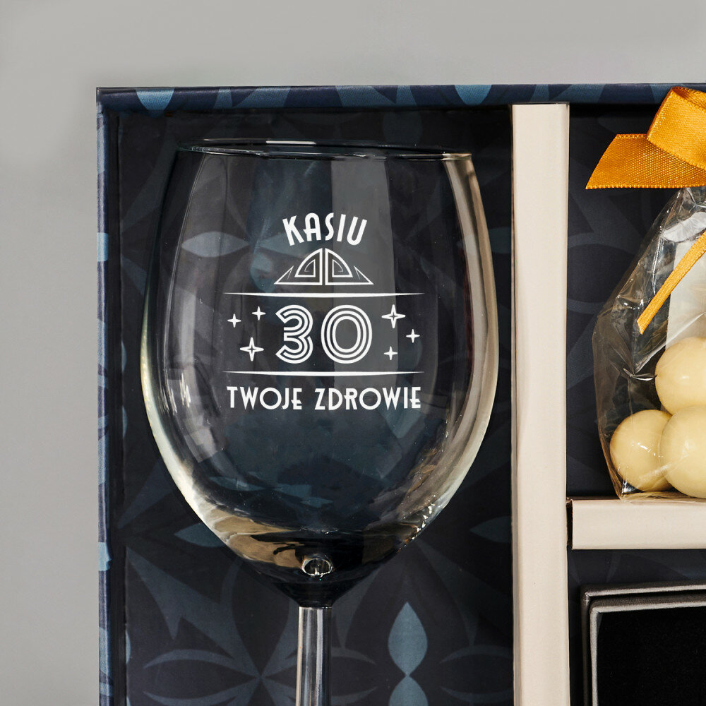 Zestaw prezentowy na 30 urodziny z kieliszkami do wina i kolczykami - MyGiftDna.pl