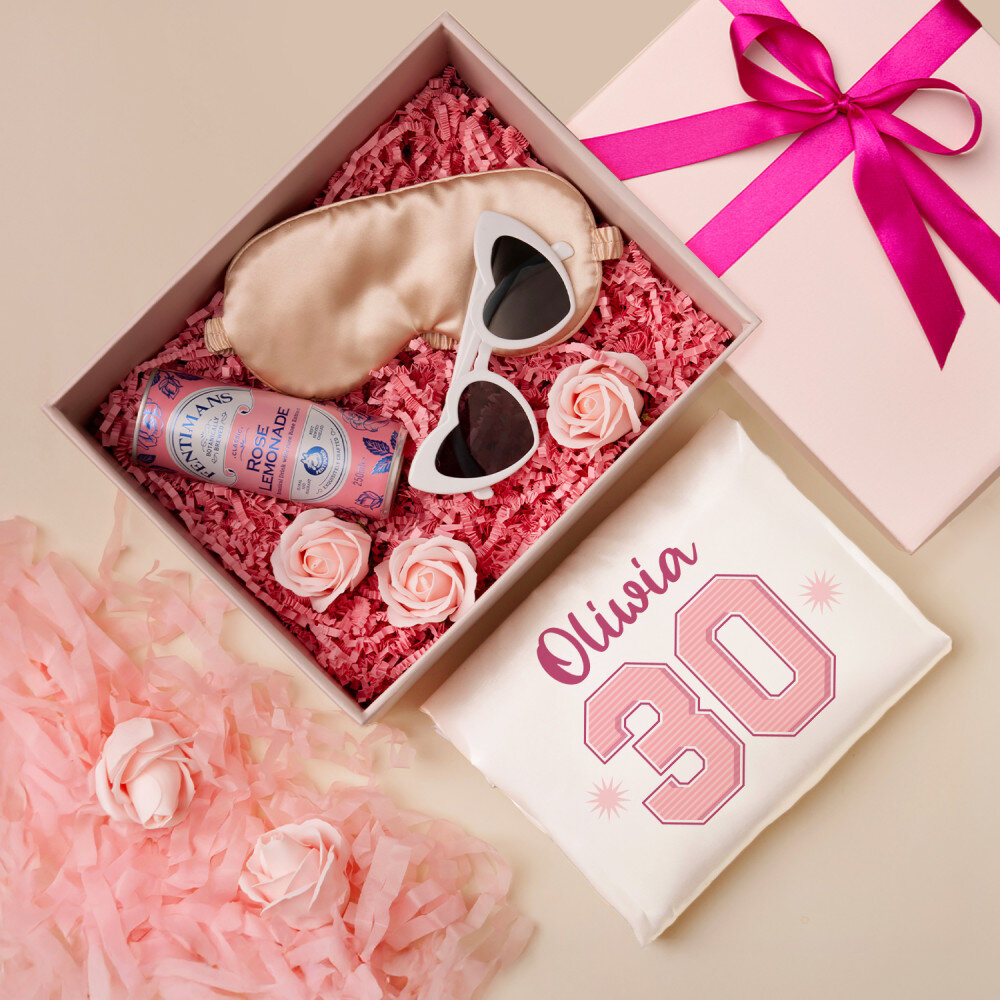 Zestaw prezentowy na 30 urodziny ze szlafrokiem satynowym i okularami - MyGiftDna.pl