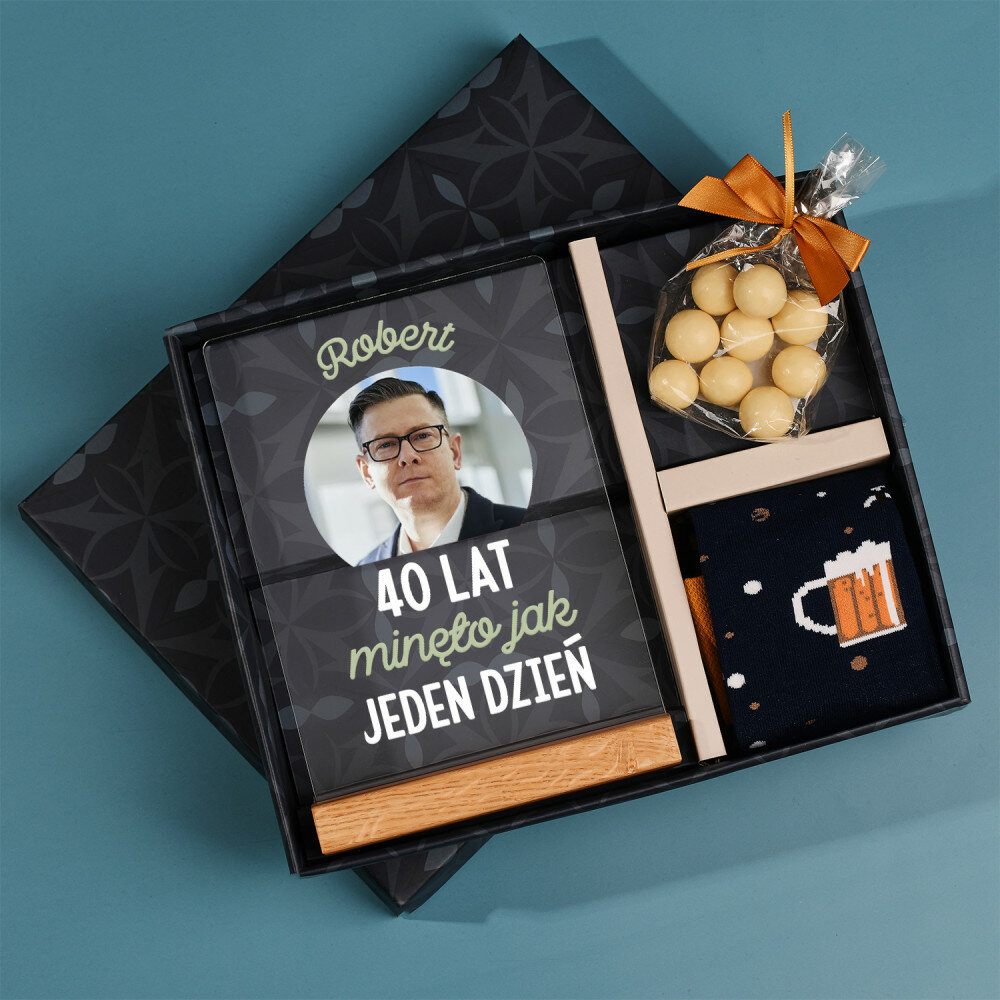 Zestaw prezentowy na 40 urodziny z wydrukiem na szkle i orzechami w białej czekoladzie ...