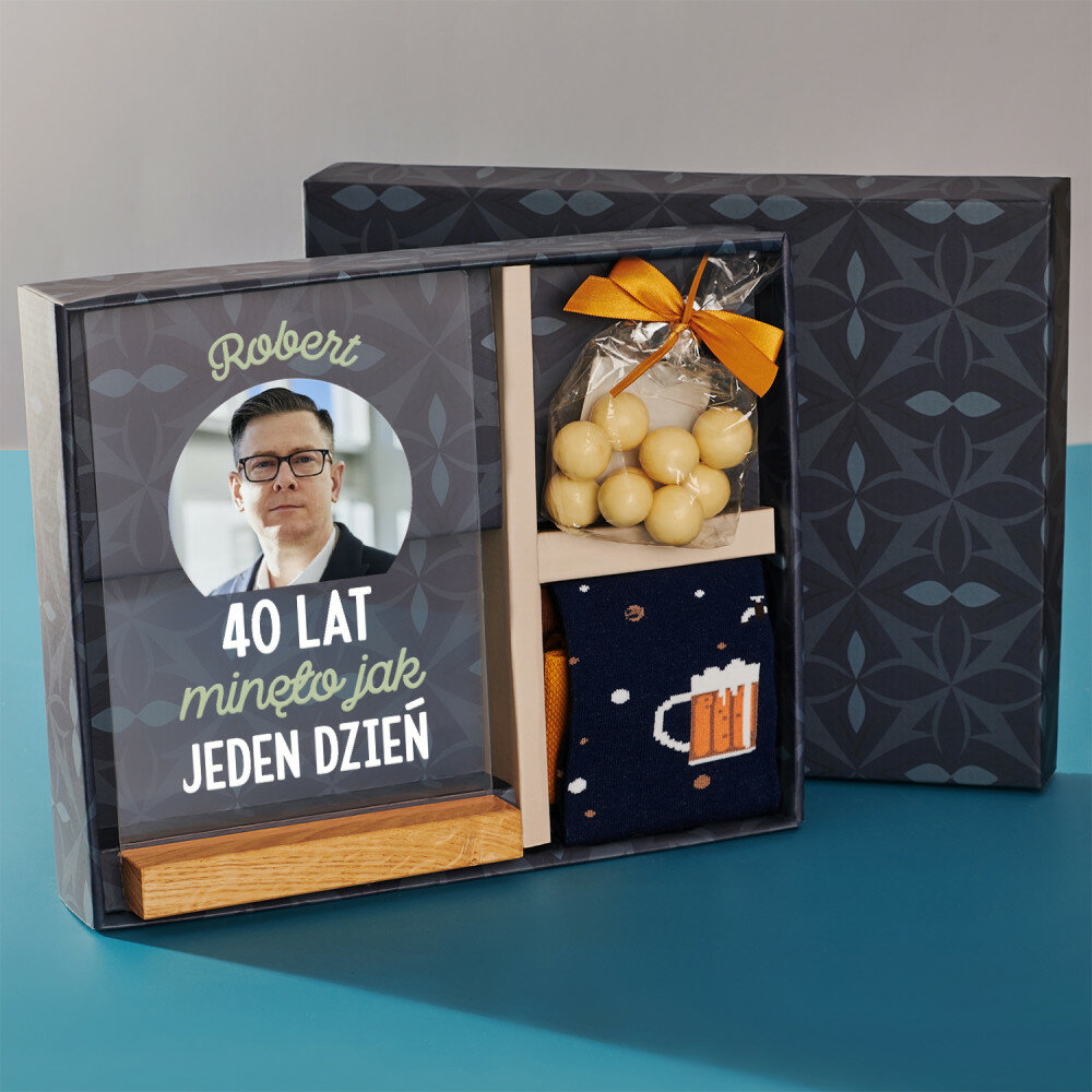 Zestaw prezentowy na 40 urodziny z wydrukiem na szkle i orzechami w białej czekoladzie ...