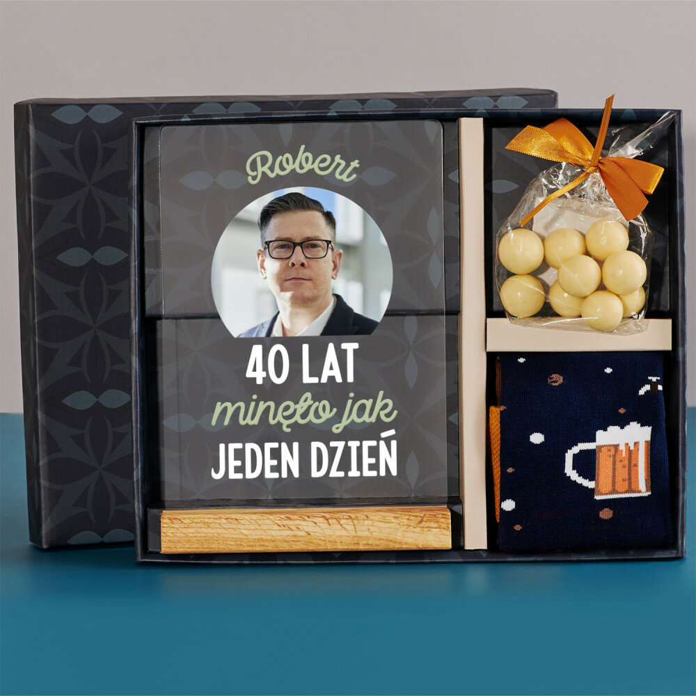 Zestaw prezentowy na 40 urodziny z wydrukiem na szkle i orzechami w białej czekoladzie ...